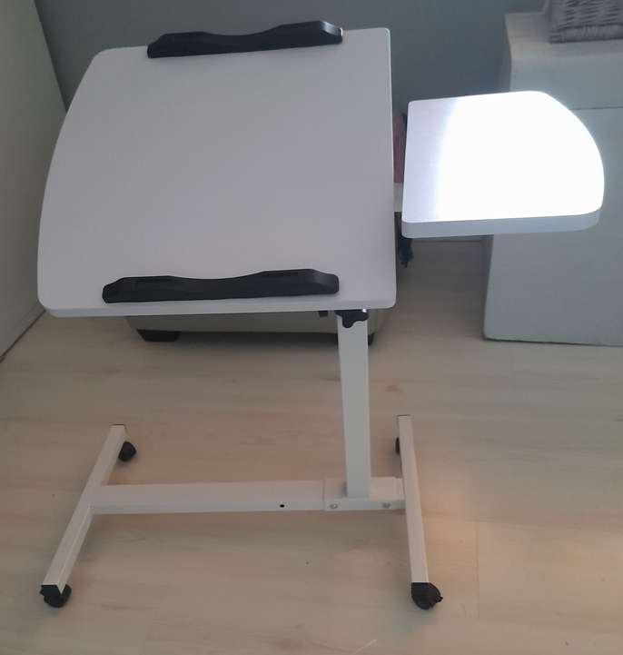 FreelyWheely: Adjustable Laptop Table (white and black)