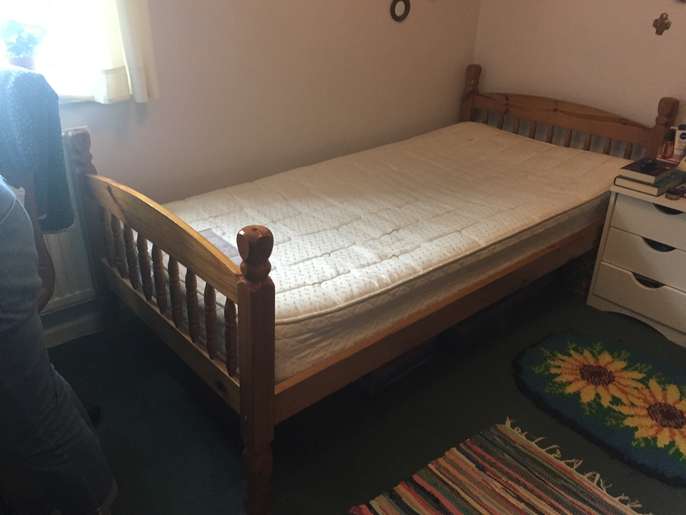 FreelyWheely: Solid wood single bed