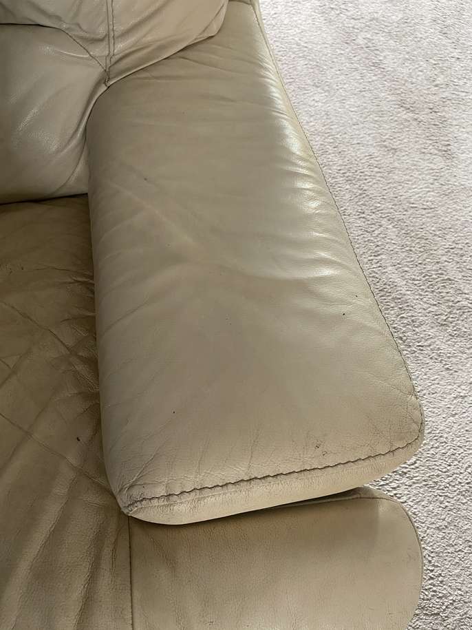 FreelyWheely: 2 x DFS cream 2 seater sofas
