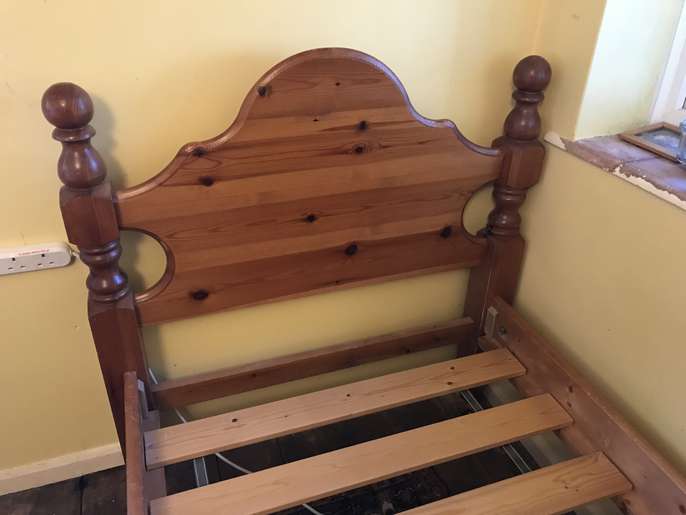 FreelyWheely: Solid Pine Single Bed.