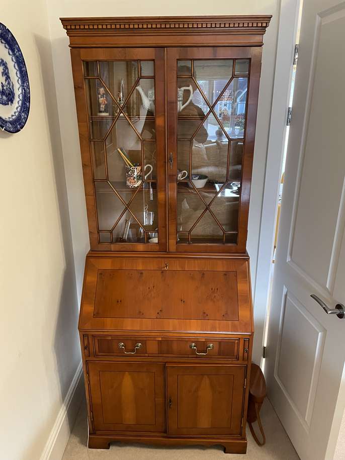 FreelyWheely: Bureau desk