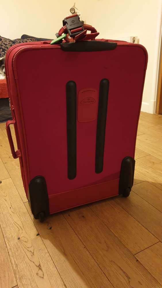 FreelyWheely: Samsonite suitcase