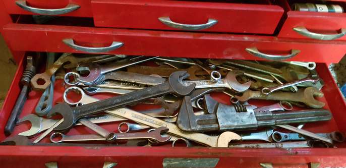FreelyWheely: Shed clearance - Large tool box and spanners