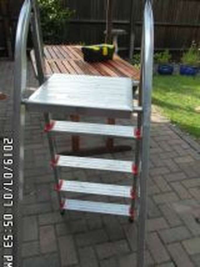 FreelyWheely: Step Ladder