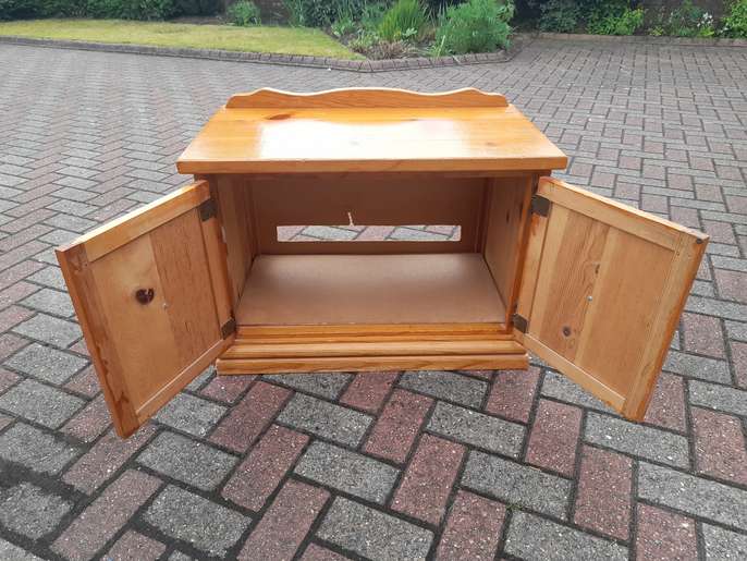 FreelyWheely: Low Level Pine Cupboard