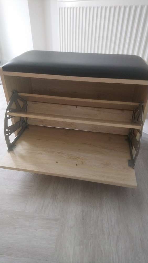 FreelyWheely: Shoe storage bench