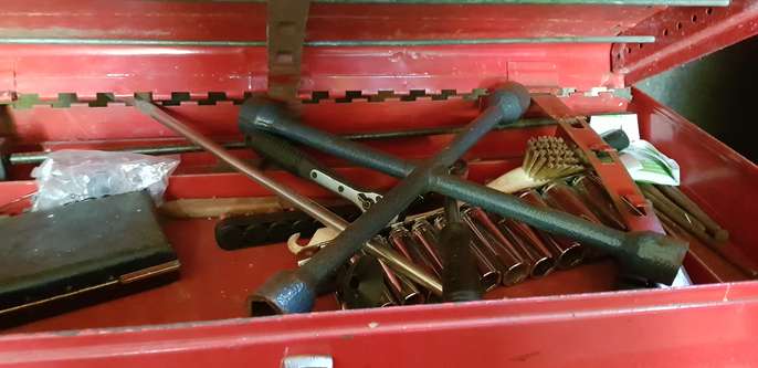 FreelyWheely: Shed clearance - Large tool box and spanners