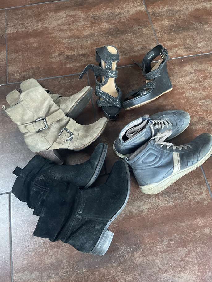 FreelyWheely: Selection of women’s shoes/boots