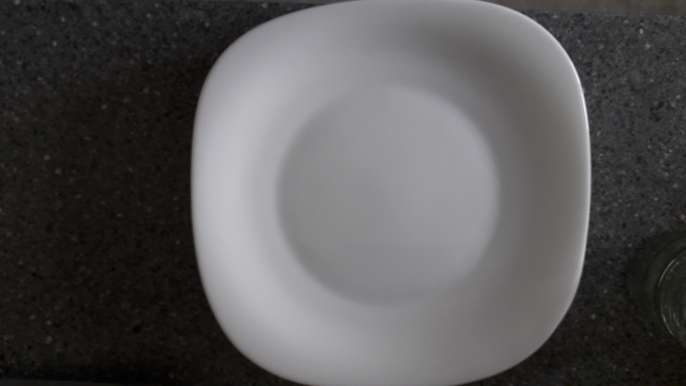 FreelyWheely: Set of 6 white dinner plates