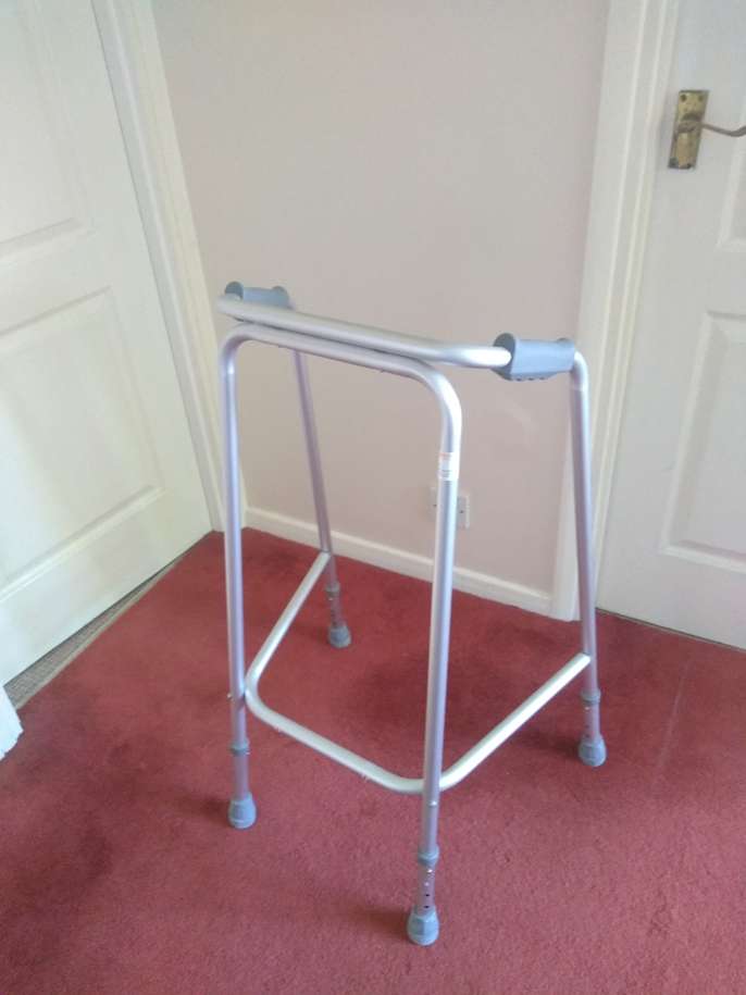FreelyWheely: Aluminium walking frame