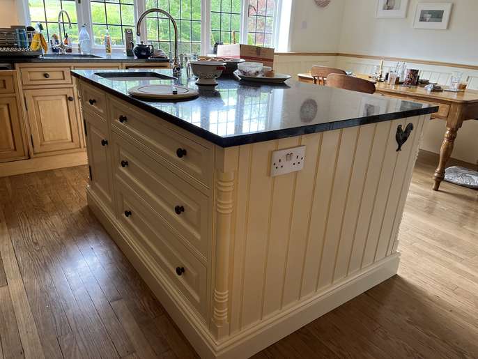 FreelyWheely: Kitchen Island