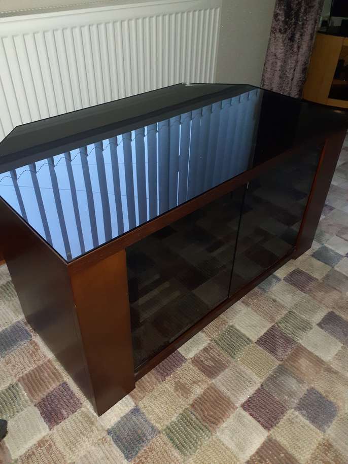 FreelyWheely: Tv cabinet