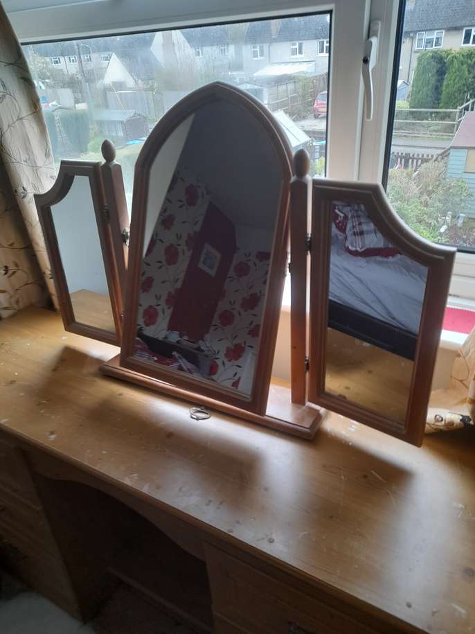 FreelyWheely: Dressing table