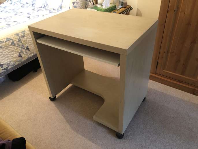 FreelyWheely: Small Ikea computer desk