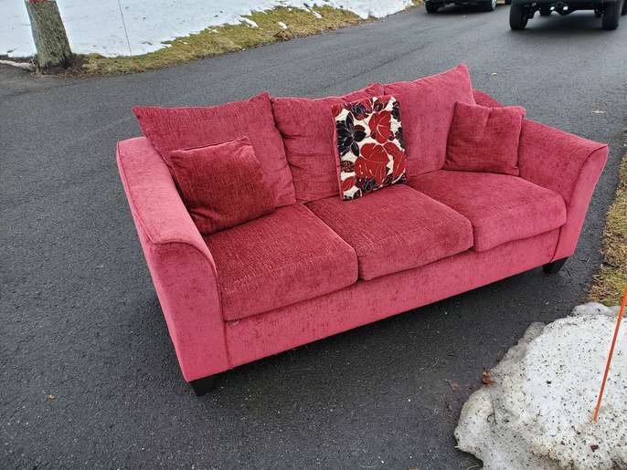 FreelyWheely: Small used couch