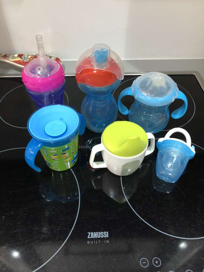 FreelyWheely: Set of 5 baby drinking bottles