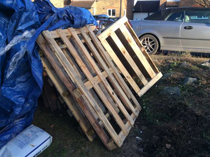 FreelyWheely: Wooden pallets various sizes