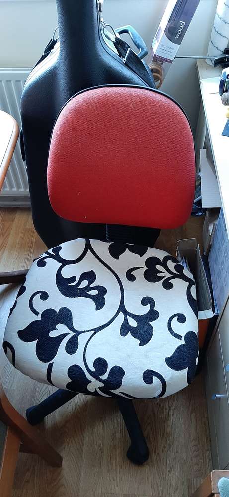 FreelyWheely: Computer Chair