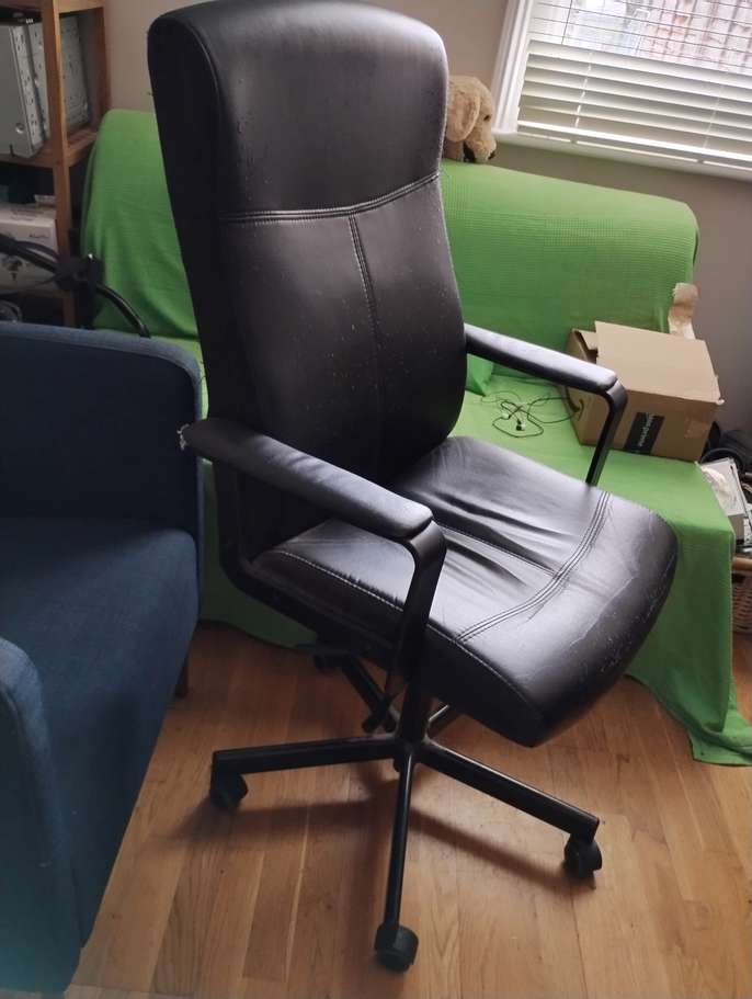 FreelyWheely: Office chair