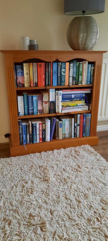 FreelyWheely: Polished Pine Bookcase