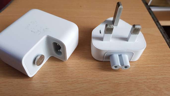 FreelyWheely: Genuine Apple 29W Adapter For MacBook USB-C Power Supply ...