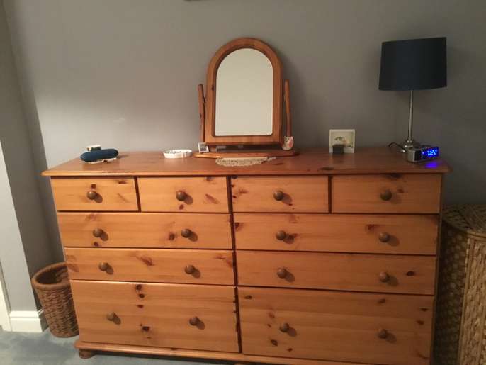 FreelyWheely: Pine Bedroom Furniture