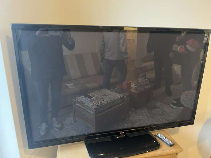 FreelyWheely: 54 inch LG slimline TV - pick up Letchworth