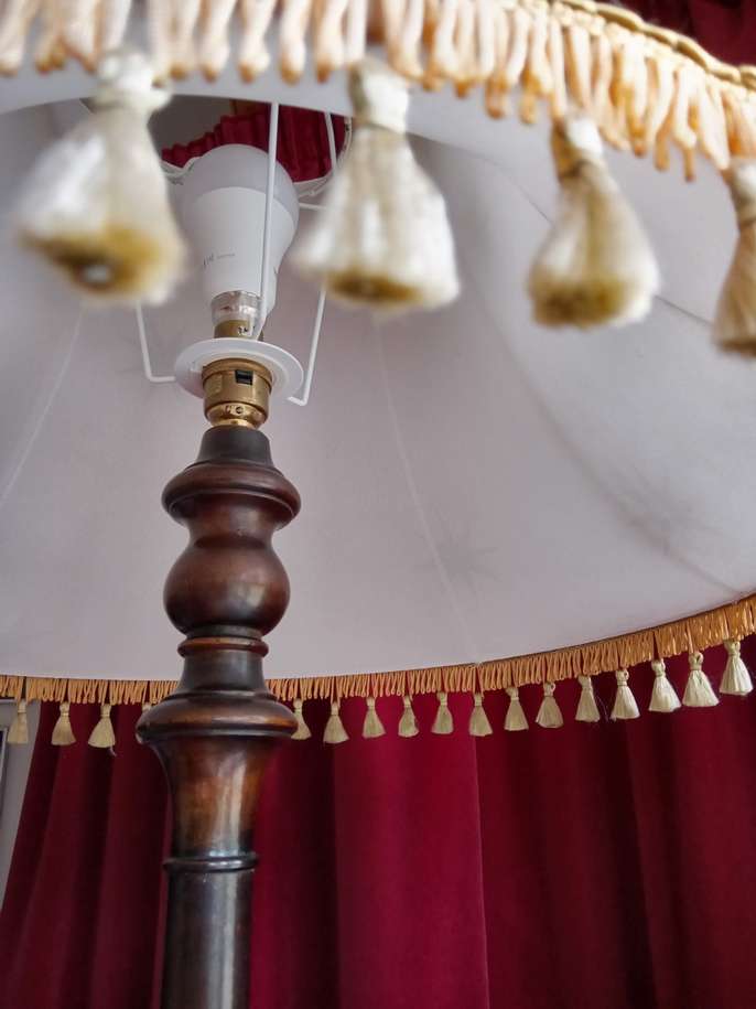 FreelyWheely: Large standard lampshade/frame