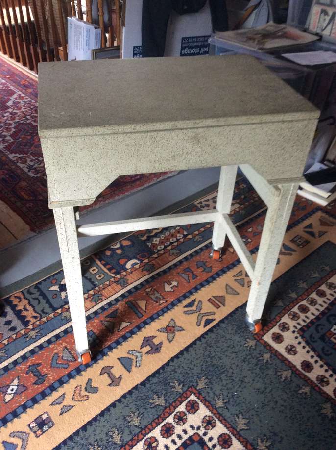 FreelyWheely: Custom-made dressing table/desk
