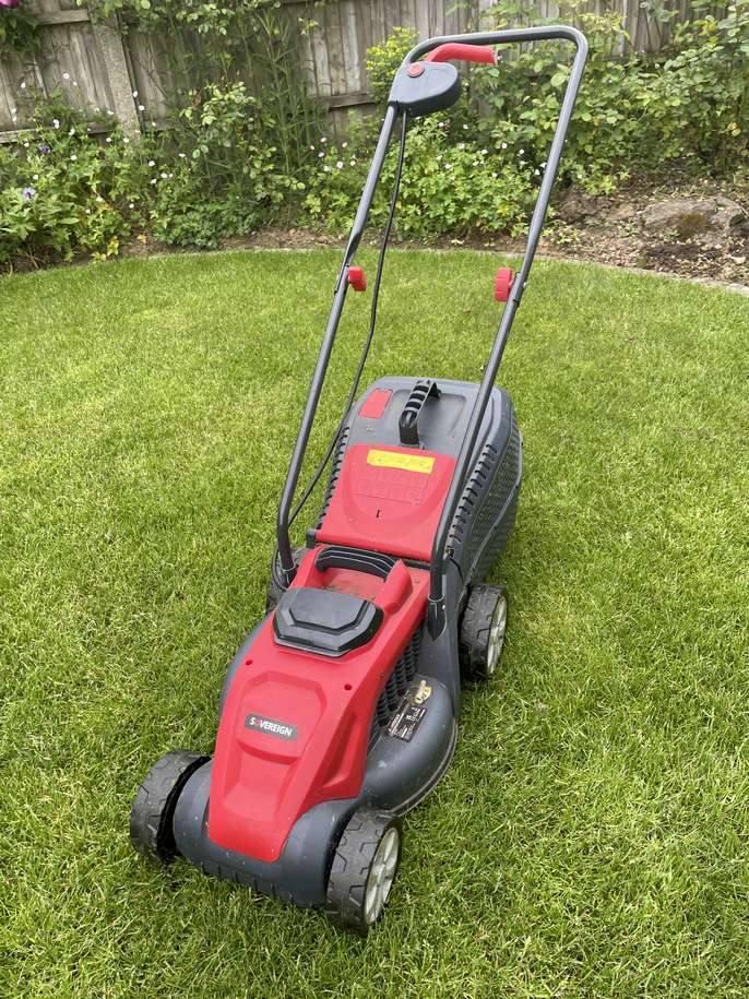 FreelyWheely: Sovereign cordless mower