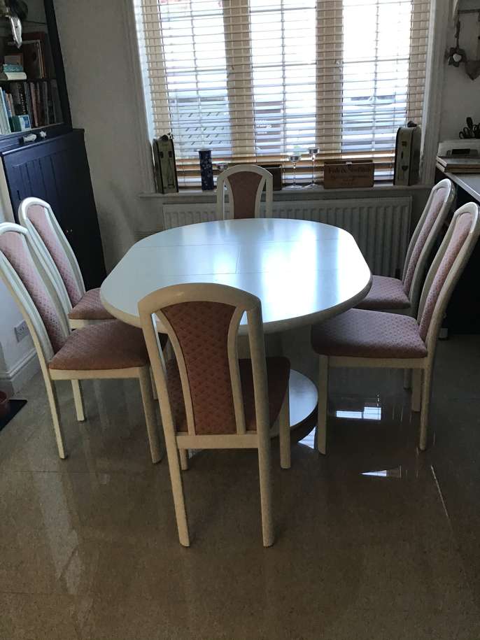 FreelyWheely: Table and six chairs