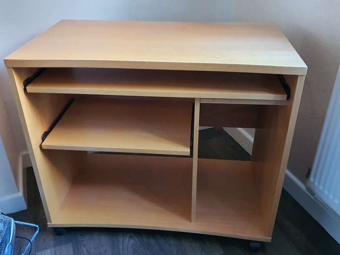 FreelyWheely: Computer Desk