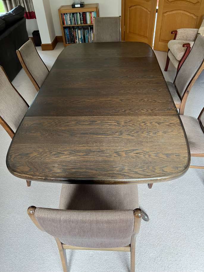 FreelyWheely: Dining table and 6 chairs