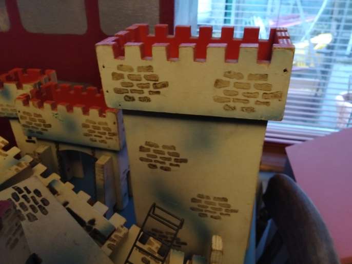 FreelyWheely: Vintage handmade castle