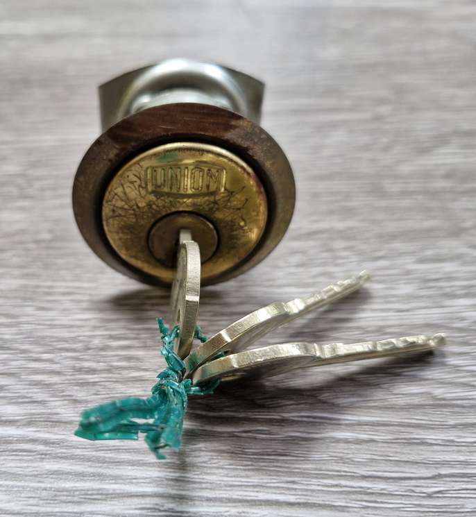 FreelyWheely: Door Latch Barrel & 3 Keys