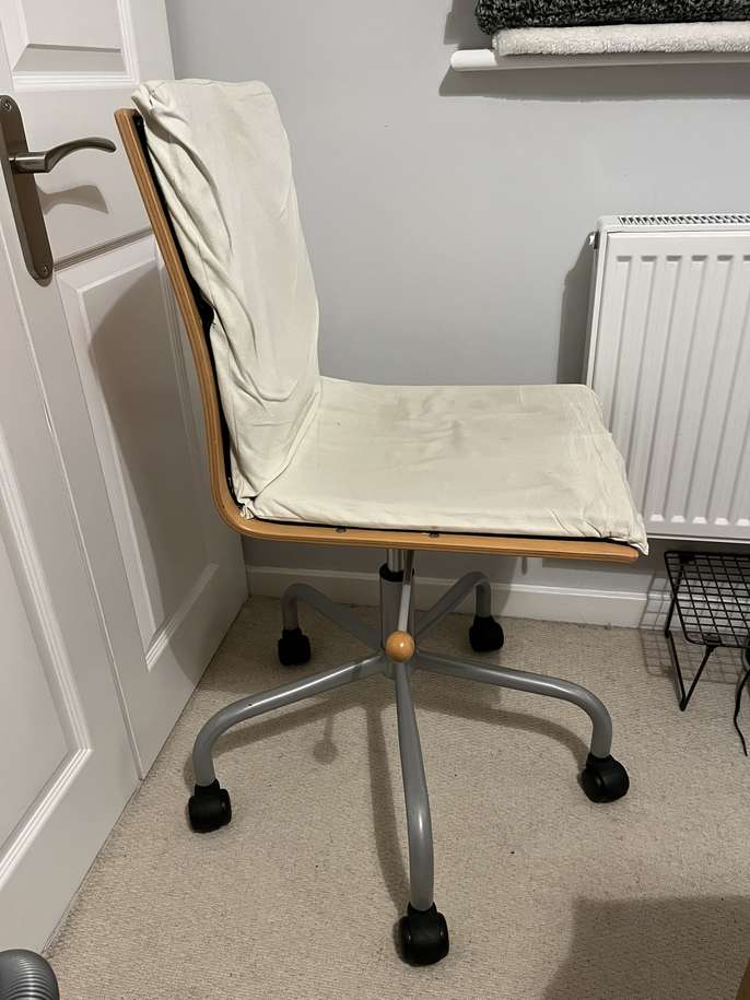 FreelyWheely: Office / desk Chair (FREE)