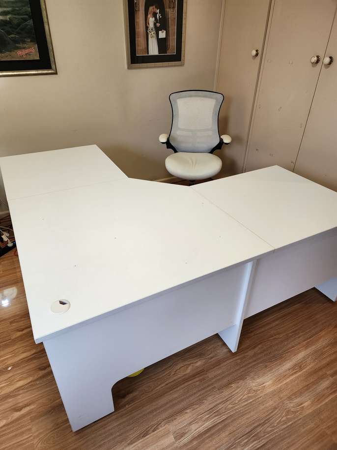 FreelyWheely: L-Shaped Desk (3-piece)