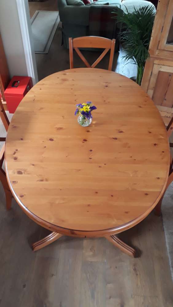 FreelyWheely: Extendable dining table