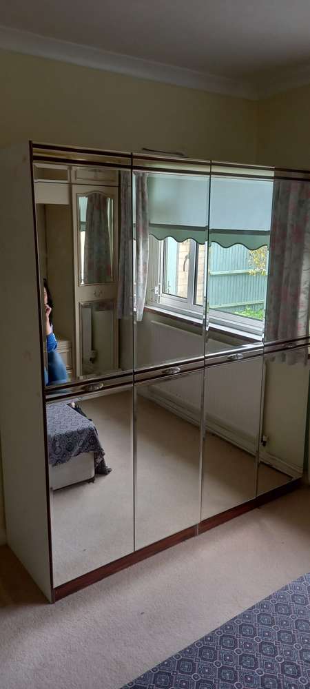 FreelyWheely: Wardrobes