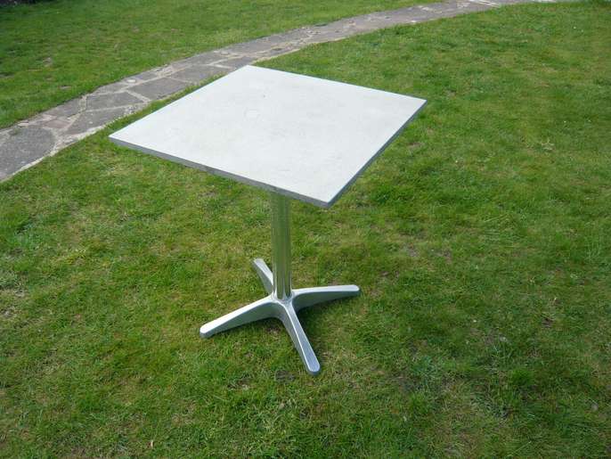 FreelyWheely: Outdoor small table
