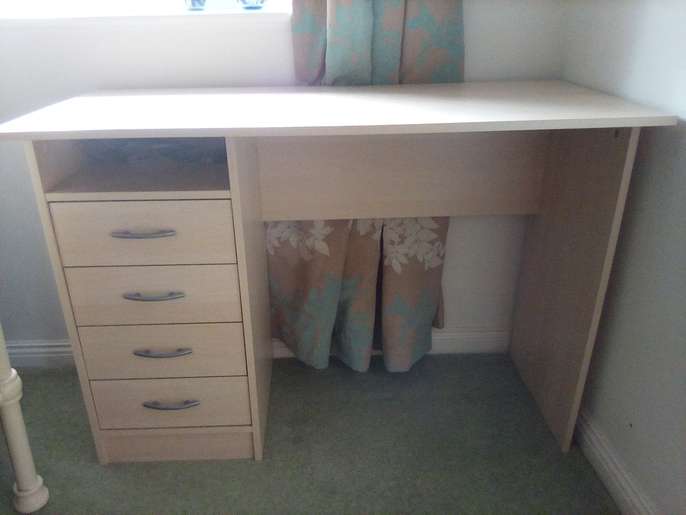 FreelyWheely: Dressing table