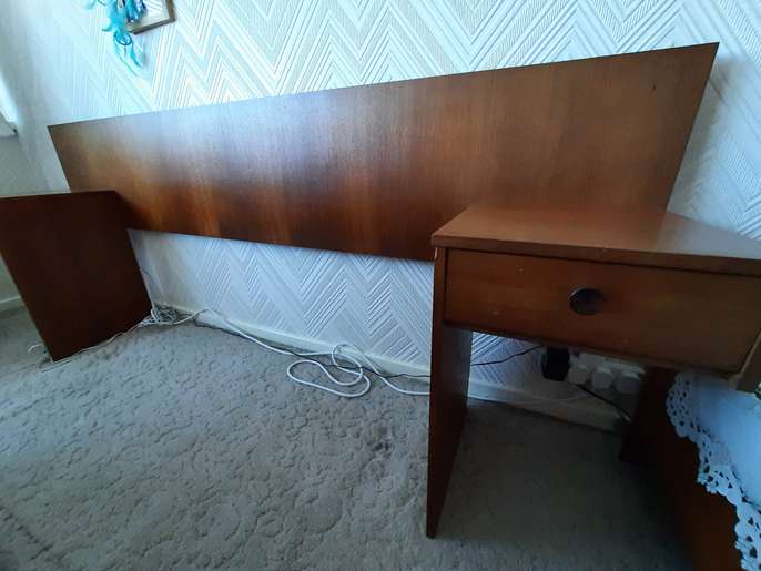 FreelyWheely: Double headboard with attached bedside tables