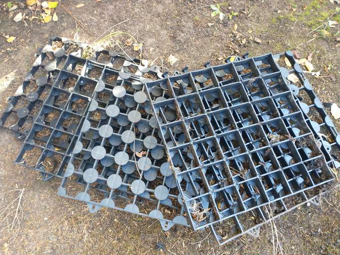 FreelyWheely: Plastic shed base tiles