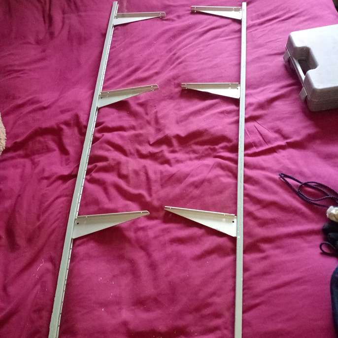 FreelyWheely: Adjustable wall mounted shelving rack