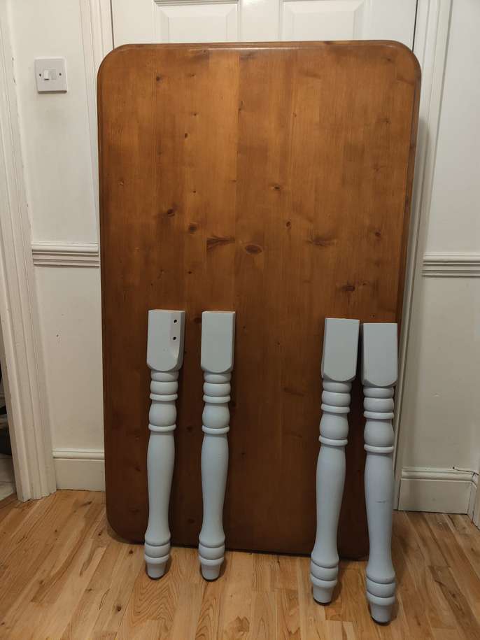 FreelyWheely: Dining table