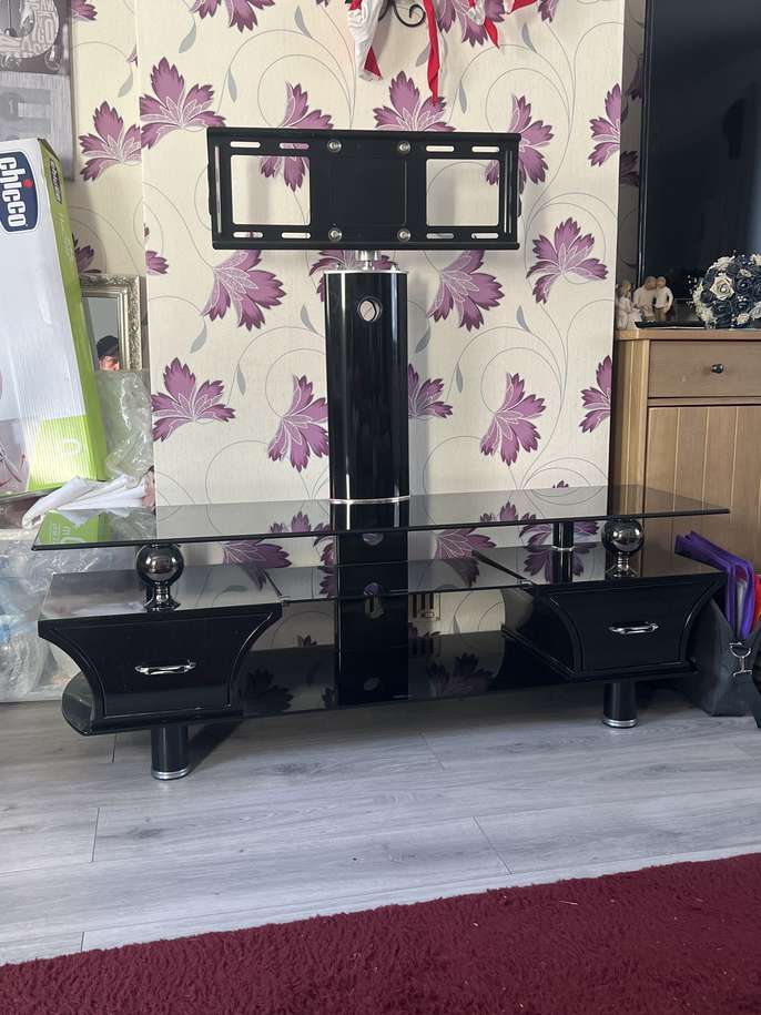 FreelyWheely: Tv unit