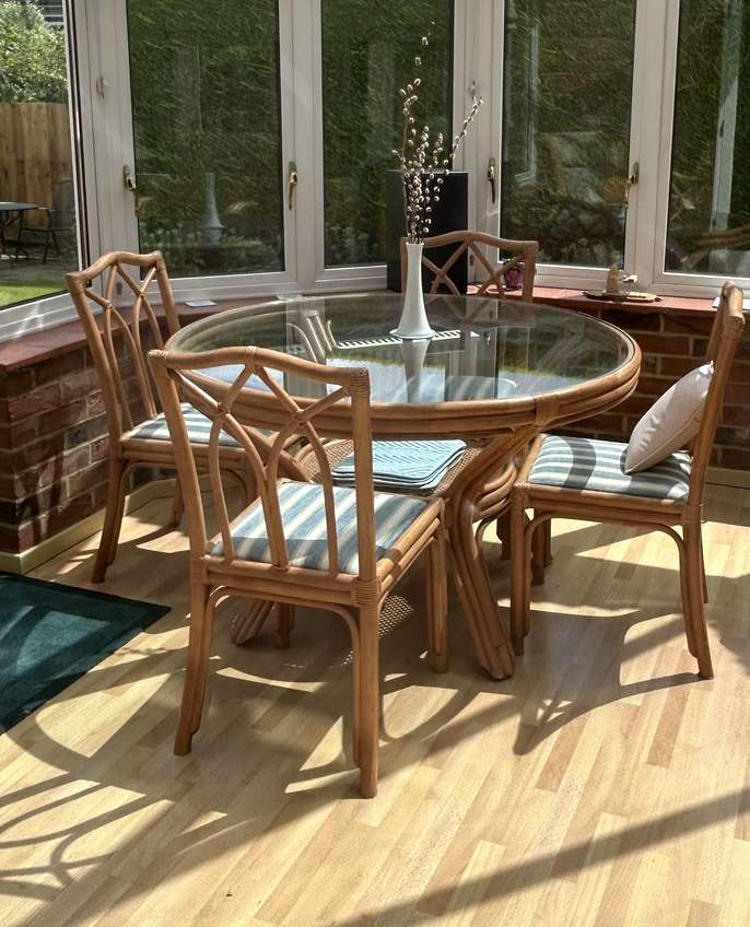 FreelyWheely: Rattan style glass round table & 4 chairs