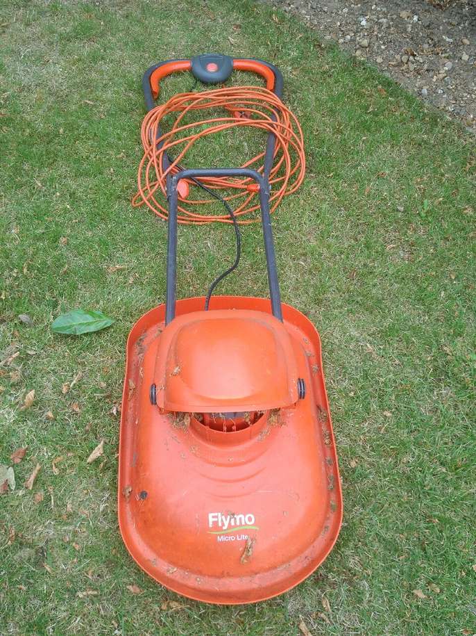 FreelyWheely: Flymo Lite mower