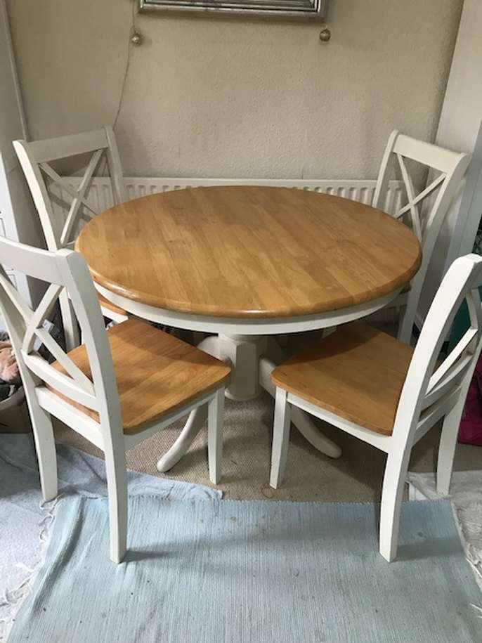 FreelyWheely: Table and chairs