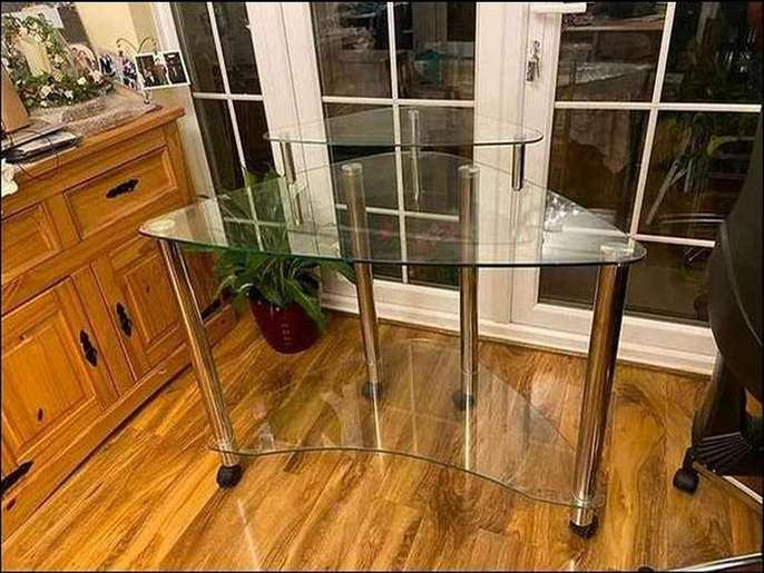 FreelyWheely: Glass Computer table